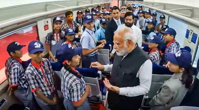 PM flags off Vande Bharat, says Budget boost to middle class | Mumbai ...