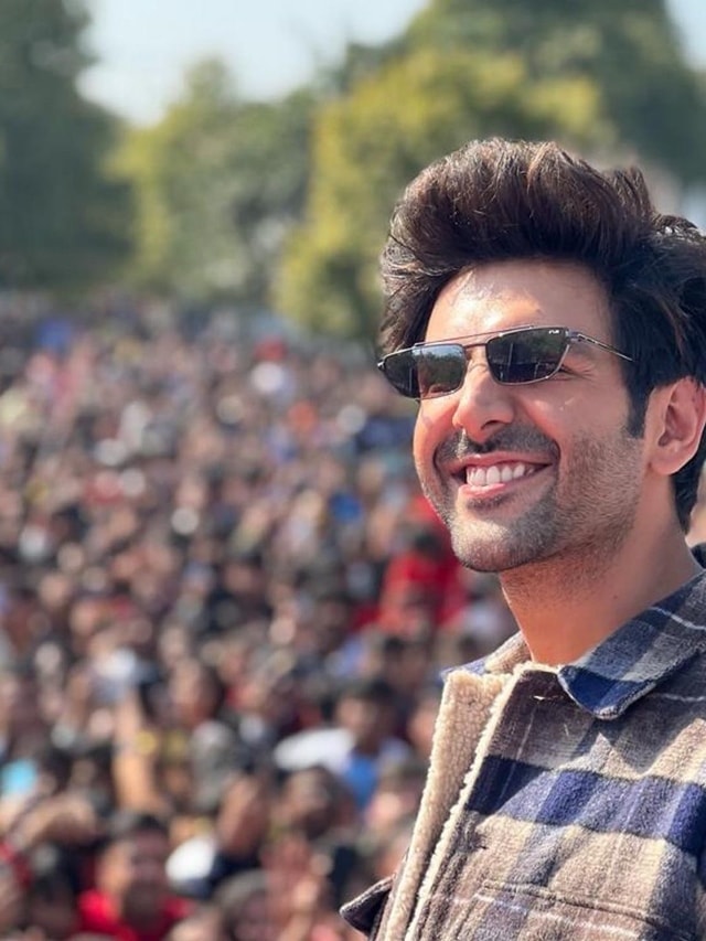 A sea of fans comes to meet ‘Shehzada’ Kartik Aaryan | The Indian Express
