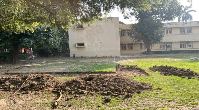 At Delhi School of Economics, some concern over neighbour’s expansion ...