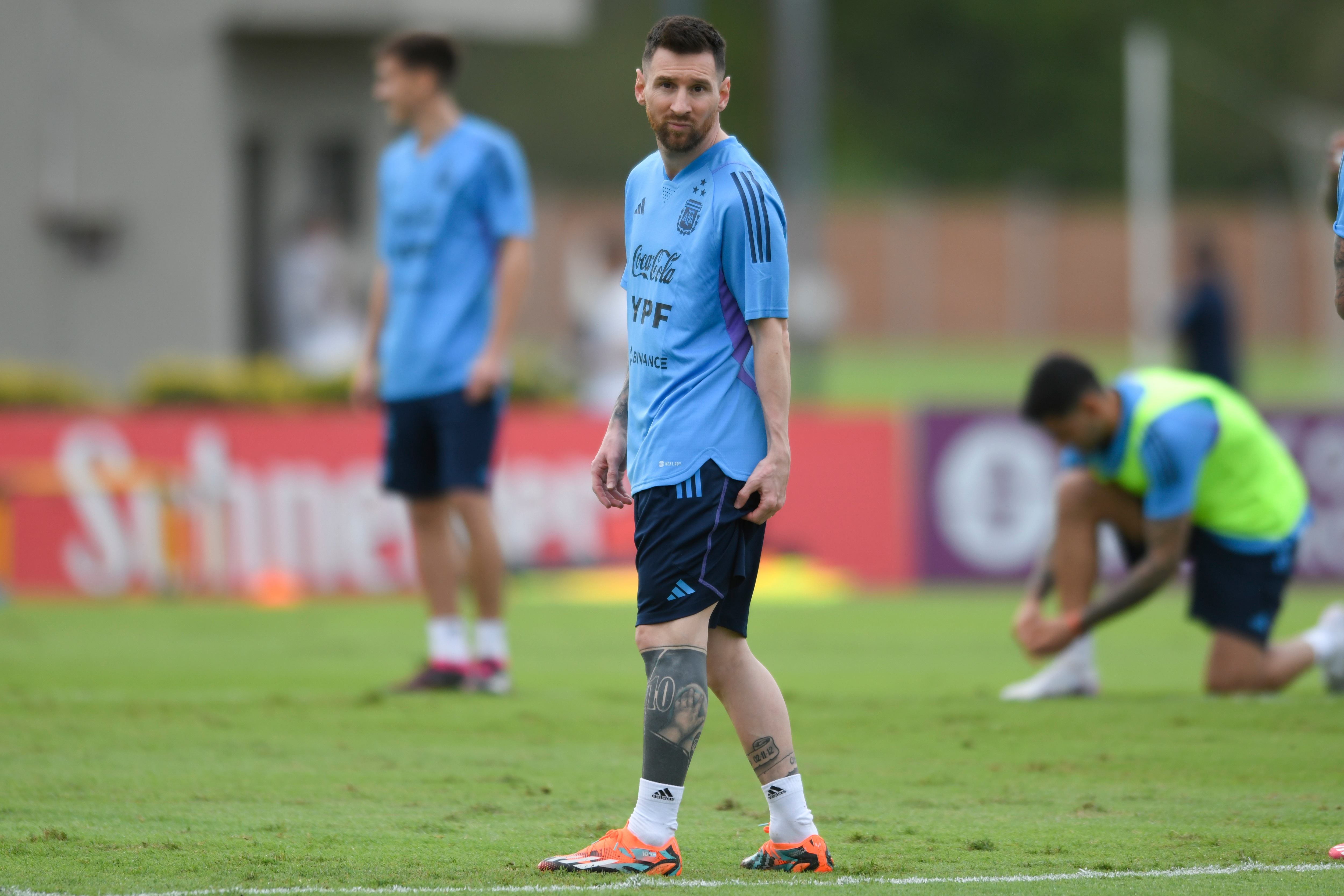 Messi mania in Argentina as soccer star mobbed at restaurant | Football ...
