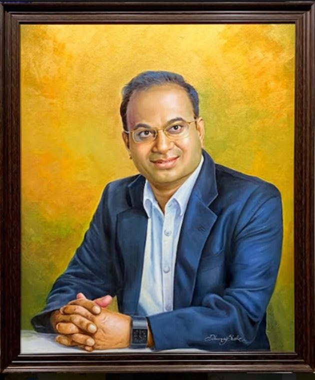 Meet Dhanraj Sagar Shelke, the artist who makes gold-plated paintings ...