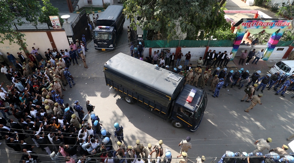 After 5-hour drama at Naini jail, police leave for Gujarat with Atiq ...