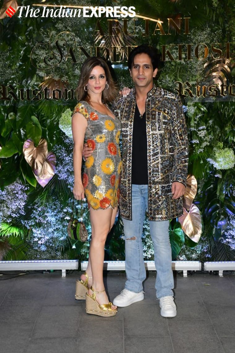 Babil Khan breaks Uorfi Javed’s head gear at Abu Jani Sandeep Khosla event; Jaya Bachchan and ...