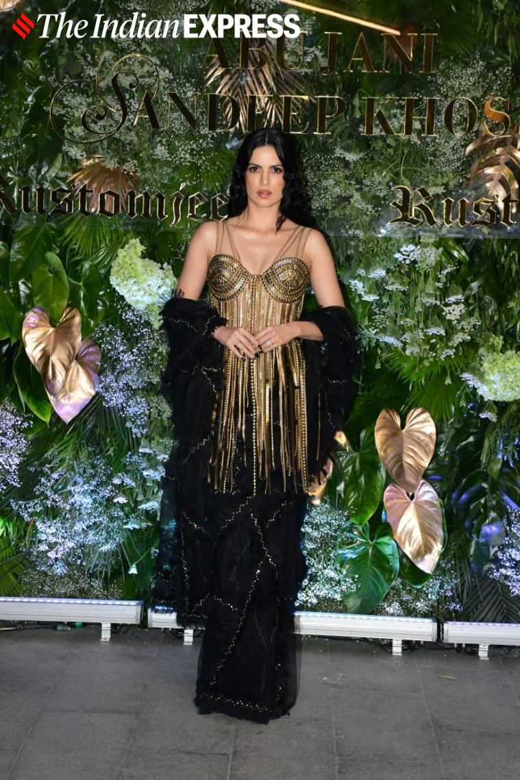 Babil Khan breaks Uorfi Javed’s head gear at Abu Jani Sandeep Khosla event; Jaya Bachchan and ...