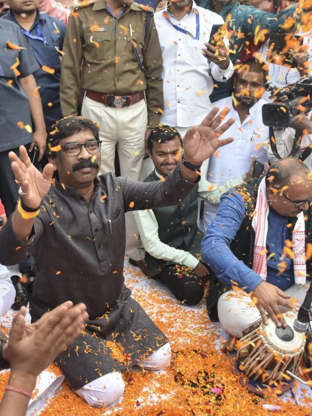 Holi 2023: Political figures coloured bright for festival of colours ...