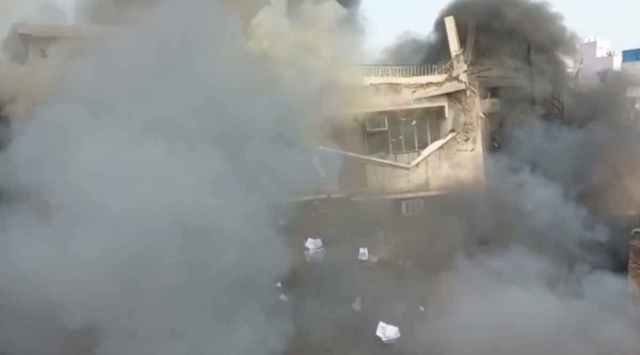 Building collapses in major fire in north Delhi; 3 injured | Delhi News ...