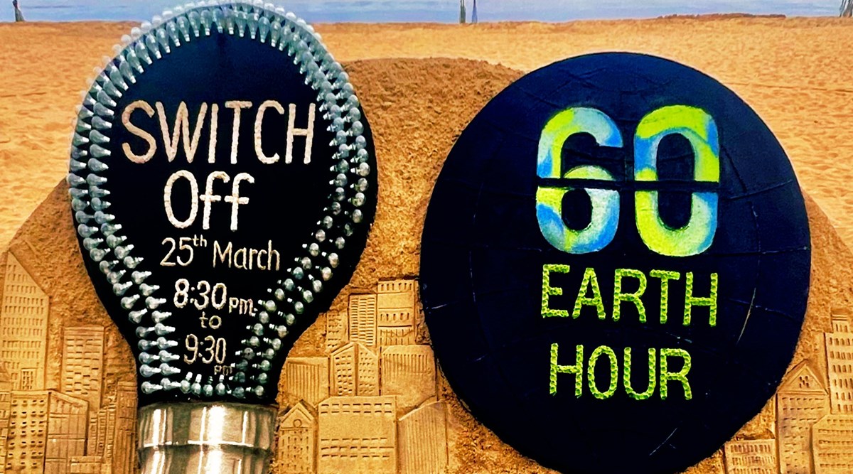 Sand artist Sudarsan Pattnaik spreads the message of Earth Hour using ...