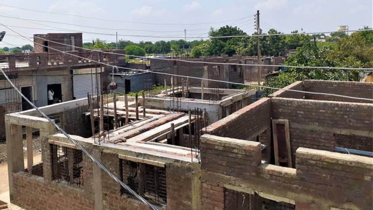 Maharashtra govt aims to build 4 lakh houses under PMAY this year ...