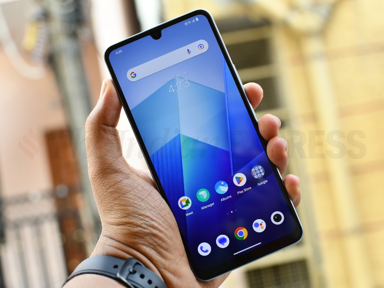 iQOO Z7 review: Lightweight & efficient, is this the best phone under ...