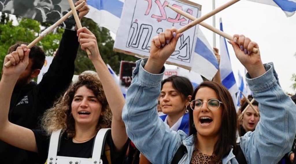 Israel passes law protecting Netanyahu as protests continue | World ...