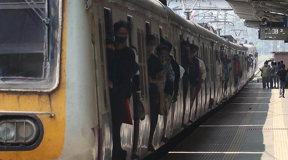 Mumbai: 65-year-old dies after fight with commuter in local train ...