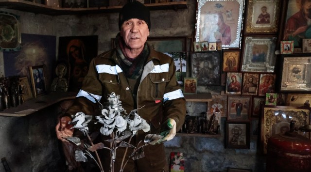 The flowers of war: Ukraine smith turns guns, ammo into art | Art-and ...