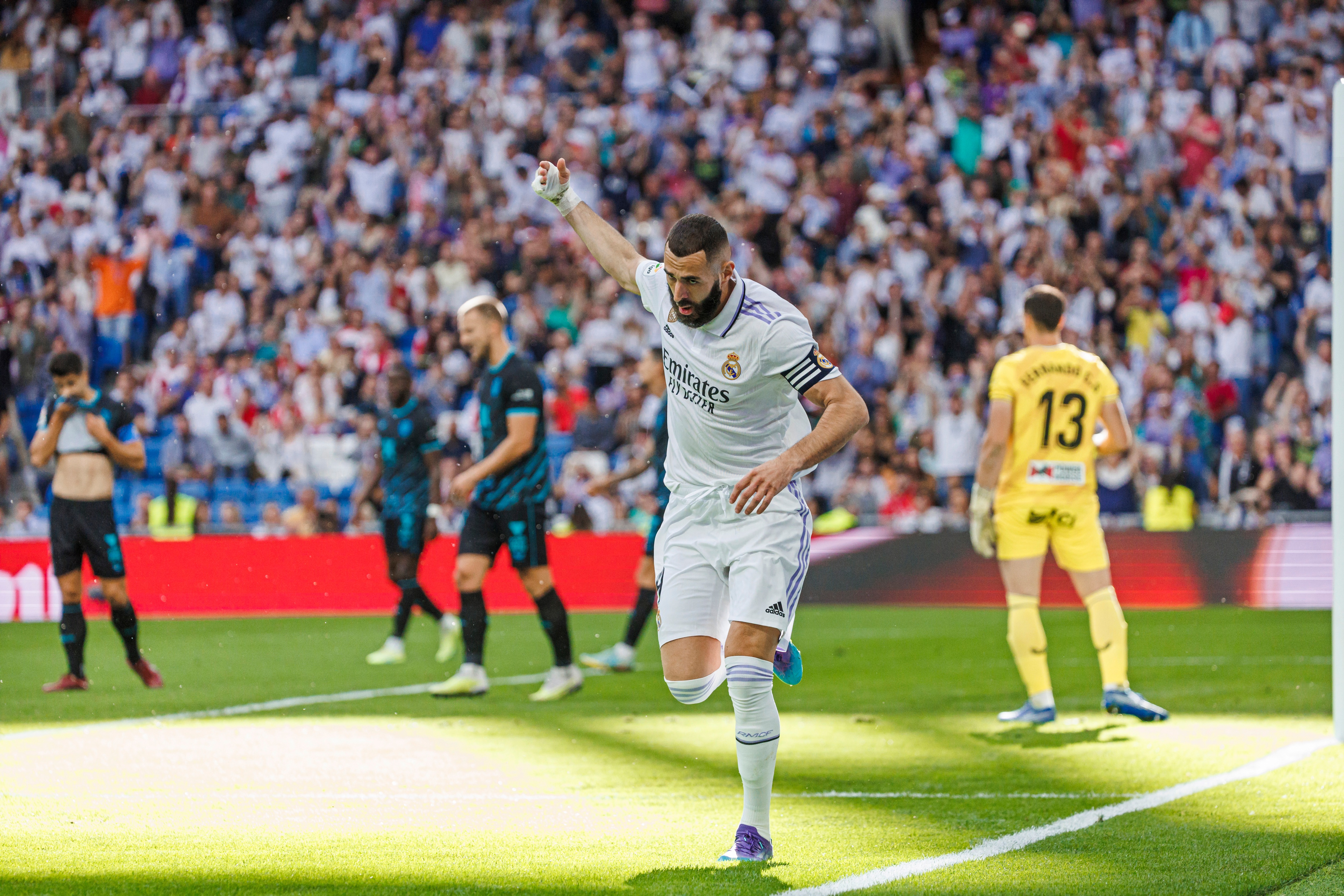 Karim Benzema nets hat trick in Real Madrid win, Vinícius takes knock ...