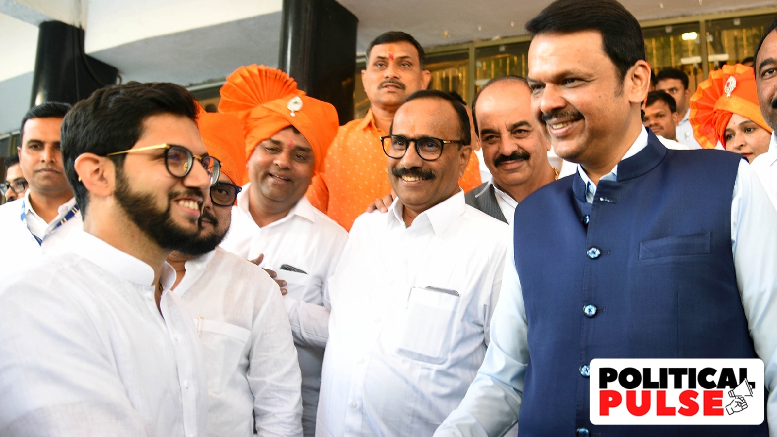 Another warming up in Maharashtra? Uddhav Sena has praise for Devendra ...