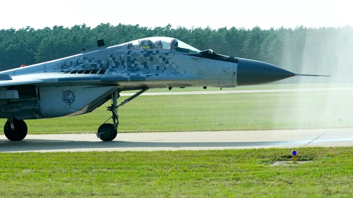 Slovakia gives Ukraine remaining 9 of 13 promised warplanes | World ...