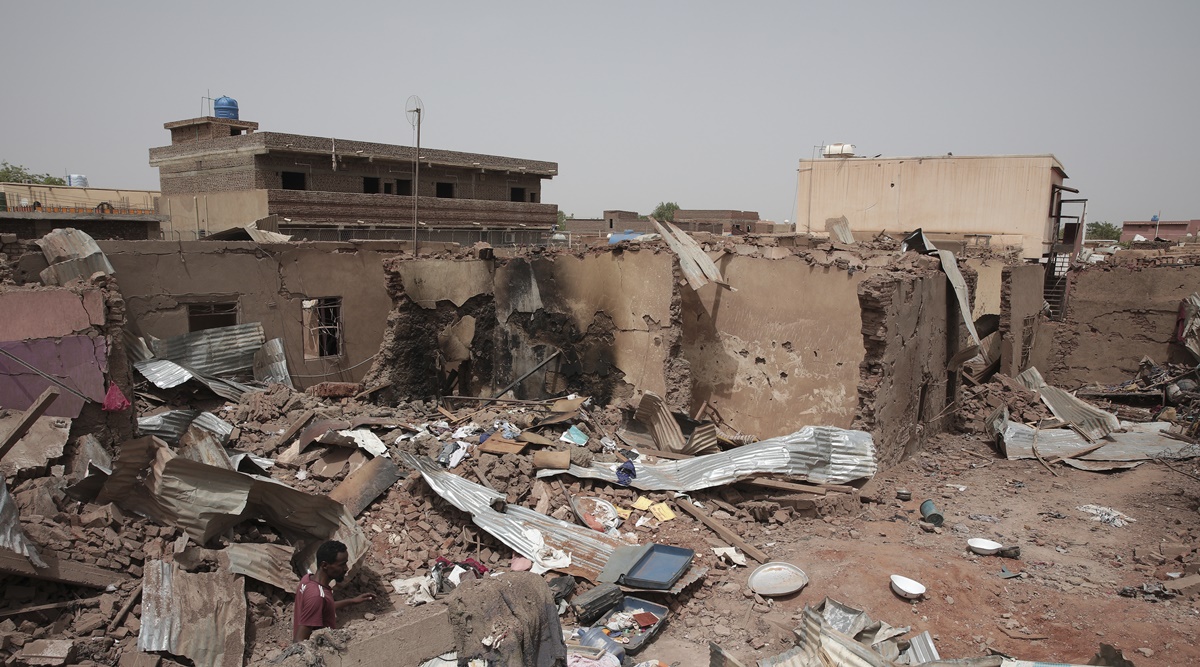 As battle for Sudan continues, civilian deaths top 400 | World News ...