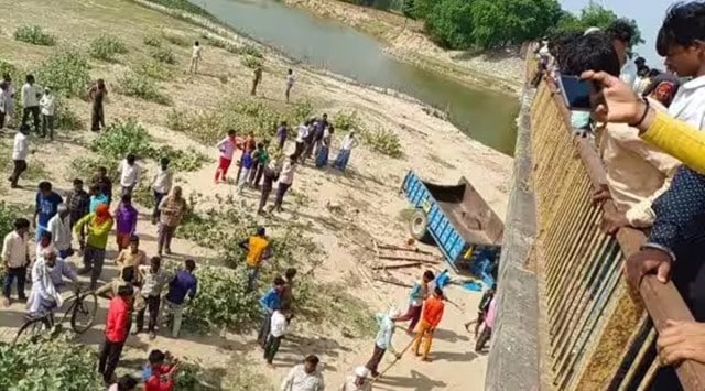 9 children among 12 killed as tractor-trolley falls off bridge ...
