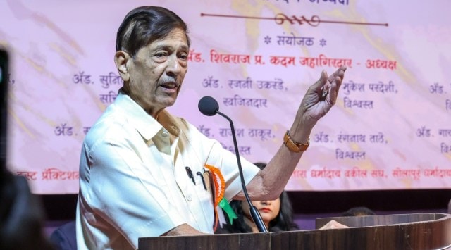 After exit of Girish Bapat, Pune BJP faces the tricky task of finding ...