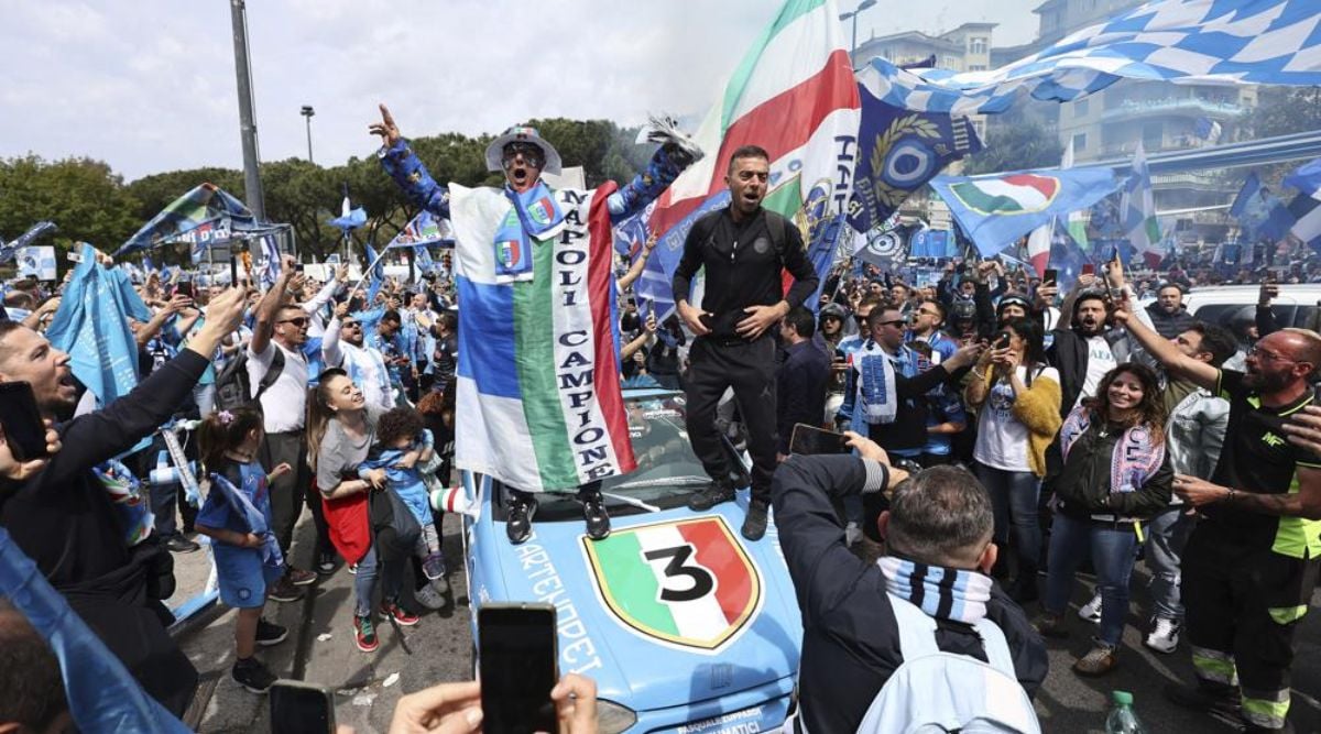 Napoli fans already celebrating in anticipation of title | Football ...