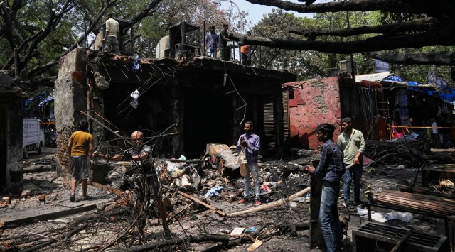 Fire at Sarojini Nagar mini market; 4 shops, over 15 stalls gutted ... Fire at Sarojini Nagar mini market; 4 shops, over 15 stalls gutted ...