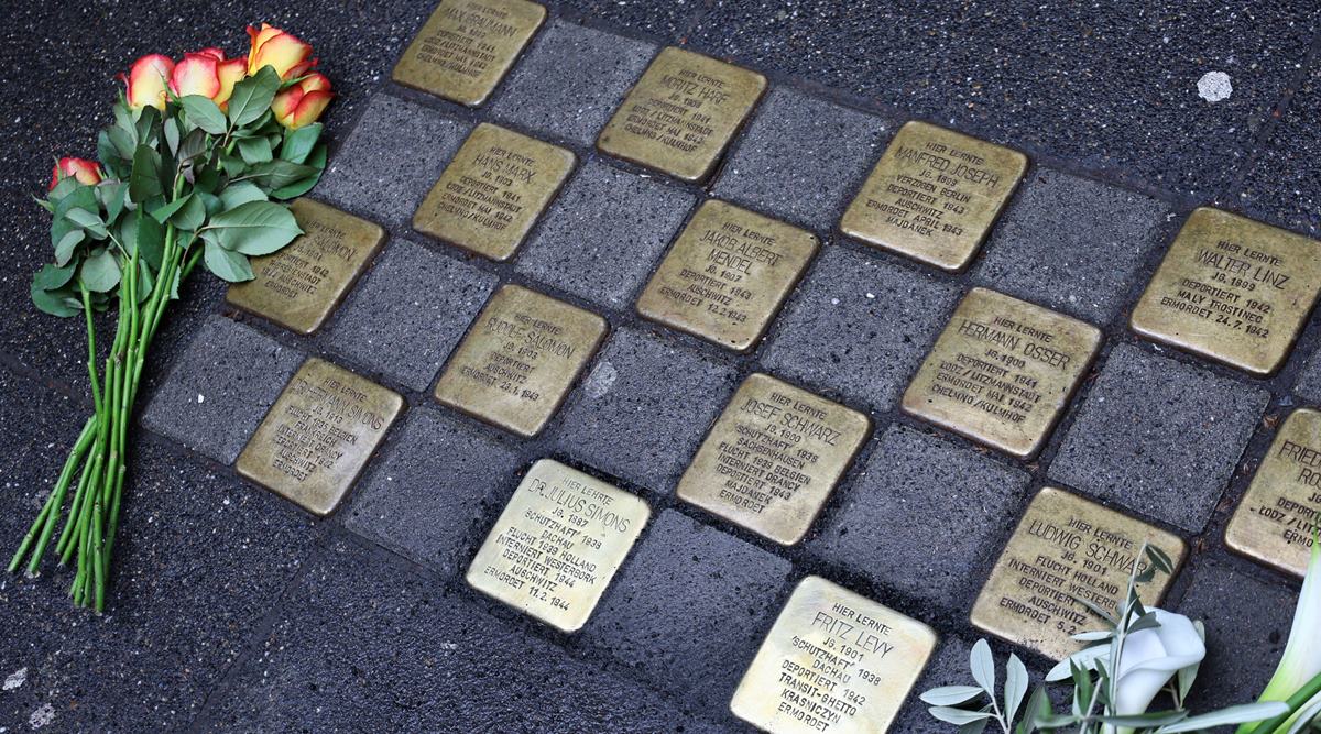 German artist nearing 100,000 cobblestones to mark victims of Nazis ...