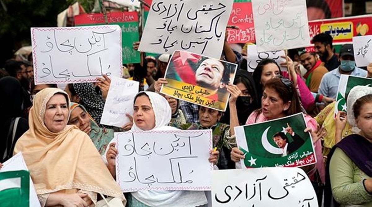 Turmoil in Pakistan: Govt supporters take to streets to oppose Imran ...