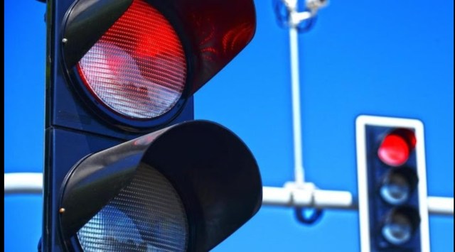 Smart signalling system designed by a Pune engineer aims to end traffic ...