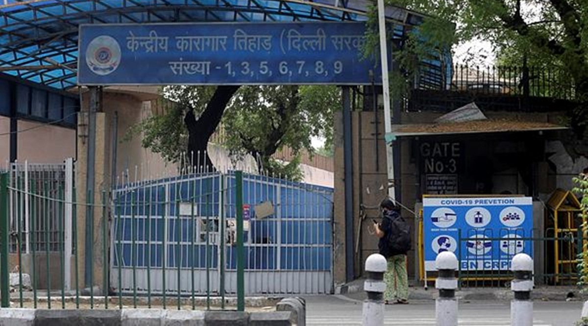 Chetan Bhagat, Devdutt Pattanaik: ‘Books on wheels’ a hit with Delhi’s ...