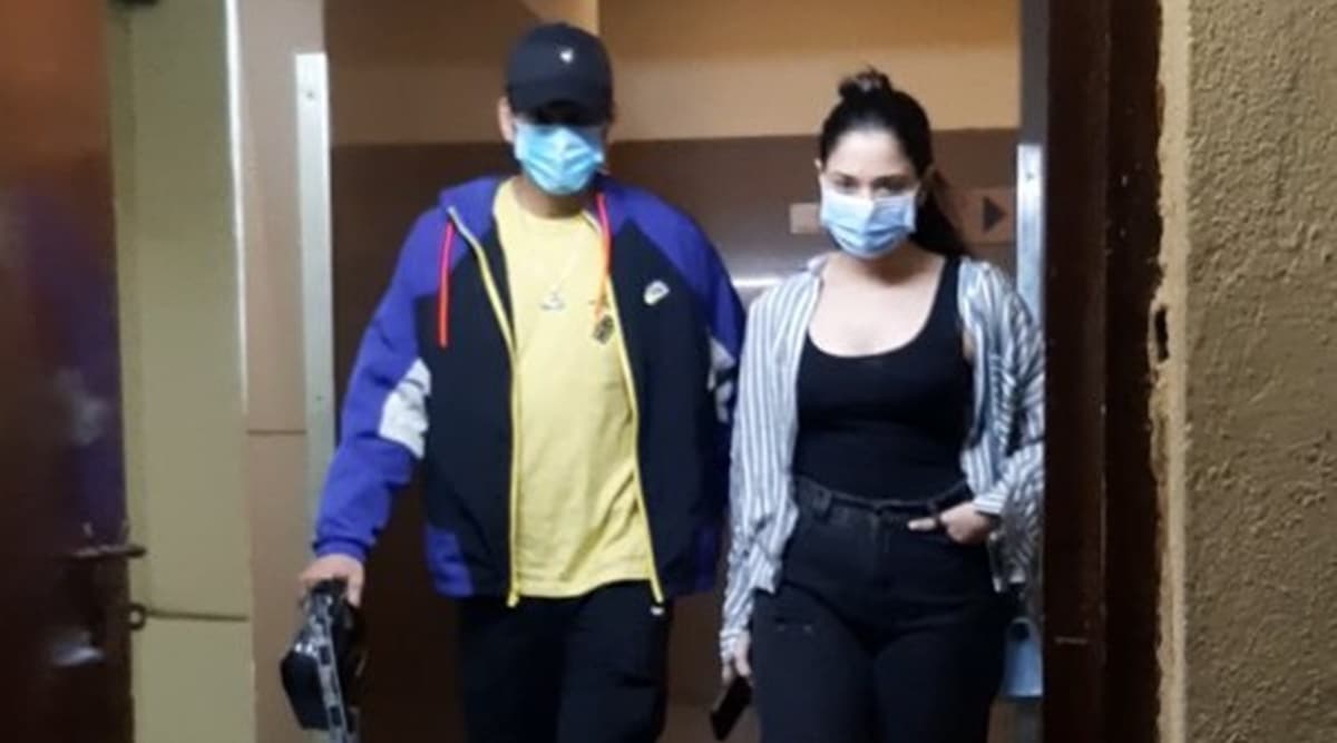 Rumoured couple Vijay Varma and Tamannaah Bhatia enjoy a movie date night, see video | Bollywood ...