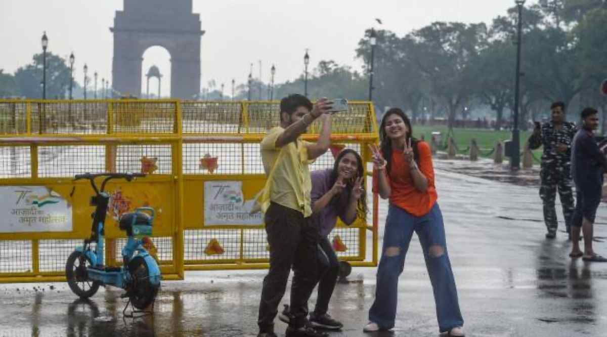 After early morning thunderstorms, Delhi likely to see cloudy skies ...