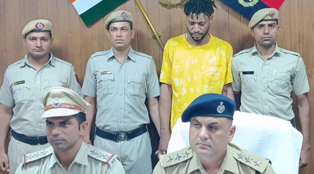 Woman Duped Of Rs 1 8 Cr By Men Posing As Pilot Customs Official