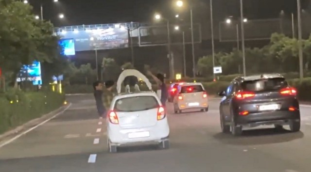 Golf Course Road: Man caught doing push-ups on moving car | Delhi News ...