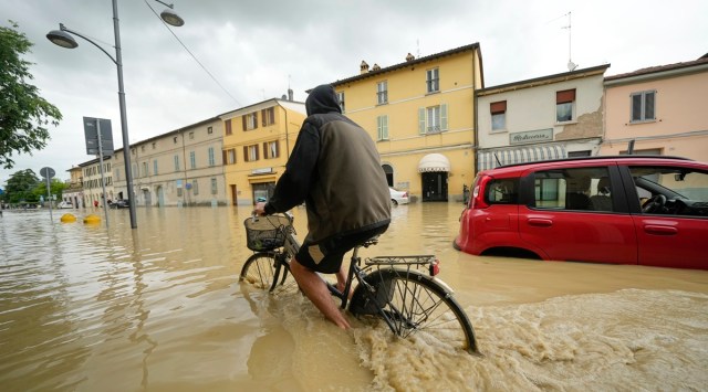 Exceptional rains in drought-struck northern Italy kill 8 | World News ...