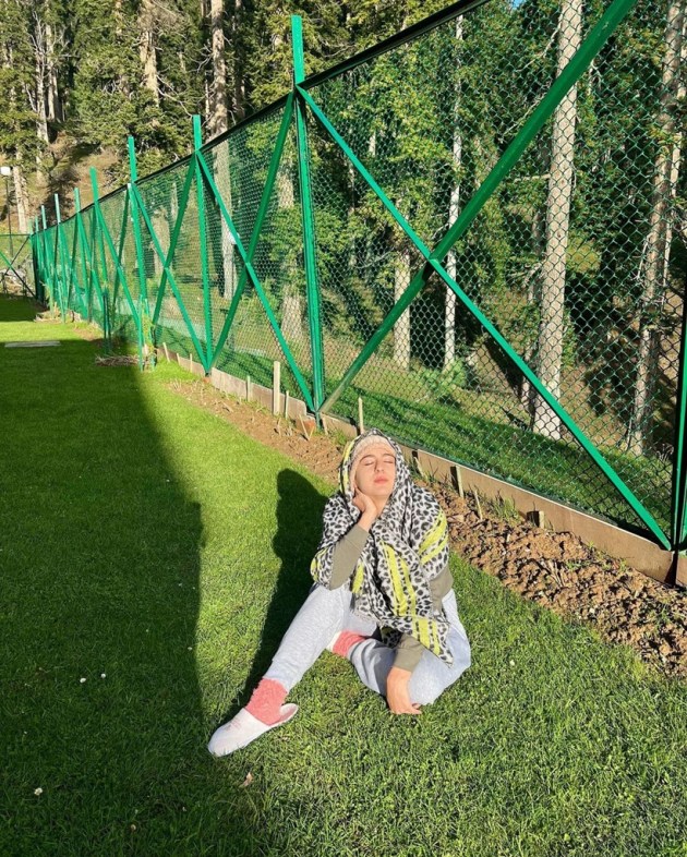 Sara Ali Khan Enjoys ‘full Moon With Mom Amrita Singh In Kashmir