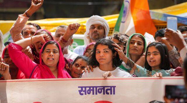 Hundreds march till India Gate to mark a month of wrestlers’ stir ...