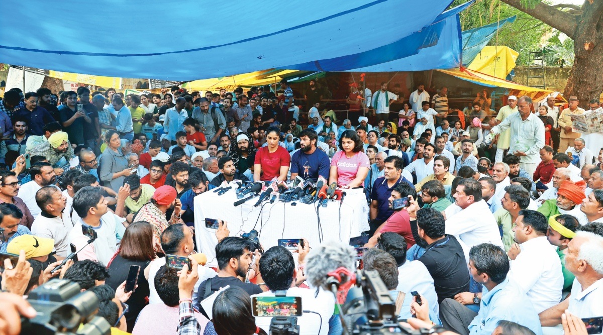 Midnight Scuffle Wrestlers Allege Drunk Cop Misbehaved Police Deny