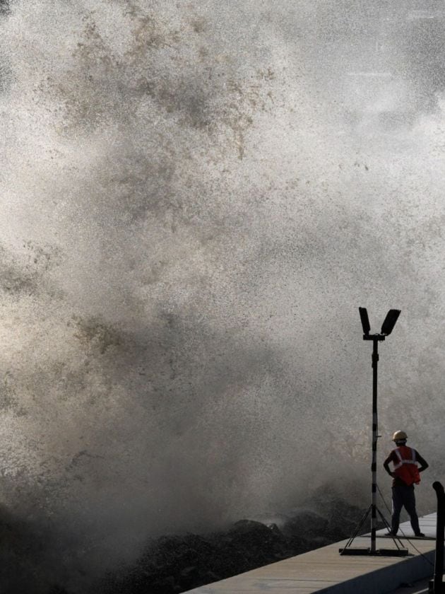 Mumbai sees high tides, heavy showers due to Cyclone Biparjoy | India ...