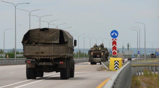 Russian helicopters battle rebel mercenaries rolling towards Moscow ...