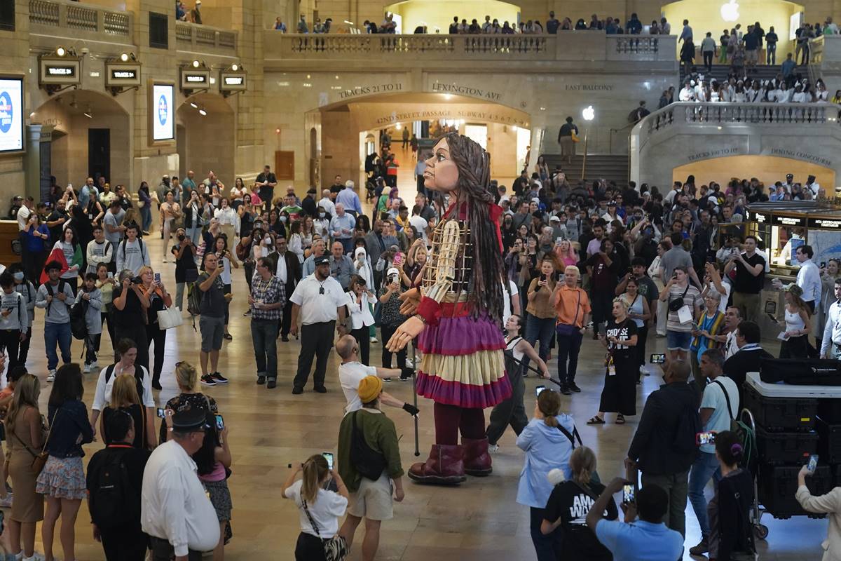 Little Amal, a 12-foot puppet of a Syrian refugee, will travel the US ...