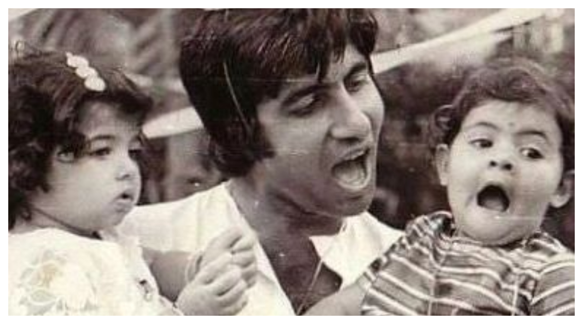 Amitabh Bachchan holds toddlers Shweta Bachchan, Twinkle Khanna in an ...