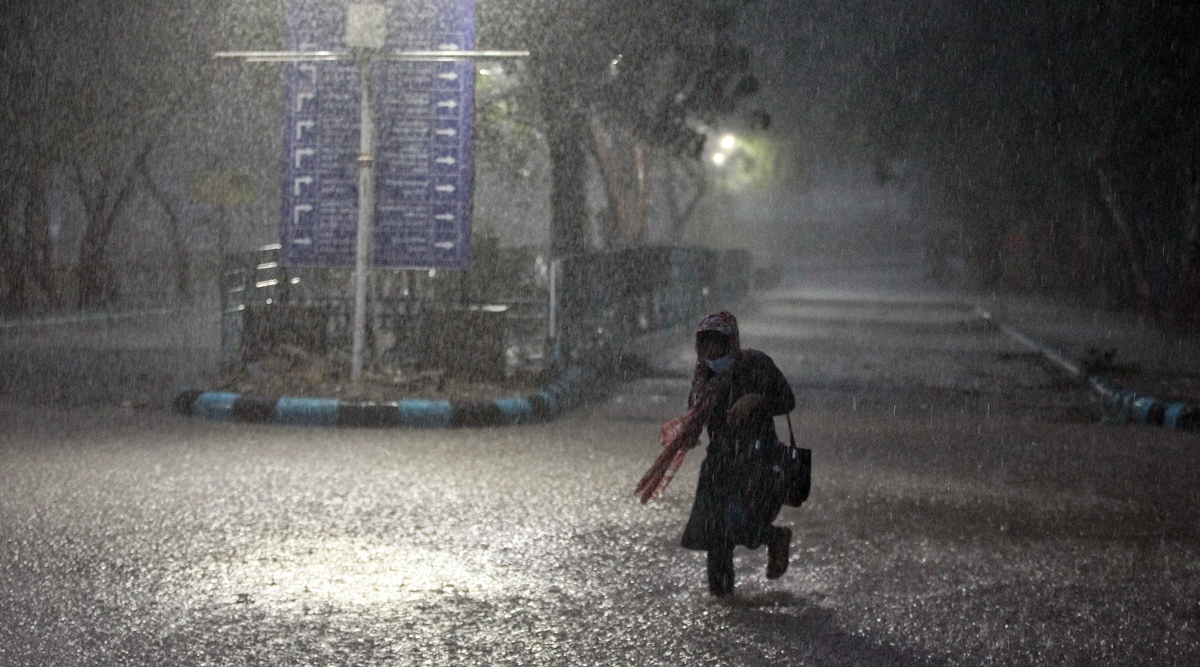 Cyclone Biparjoy batters Gujarat coast, trail of destruction feared; at ...