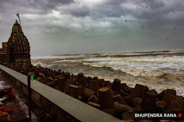 West coast on high alert as Cyclone Biparjoy barrels towards Gujarat ...