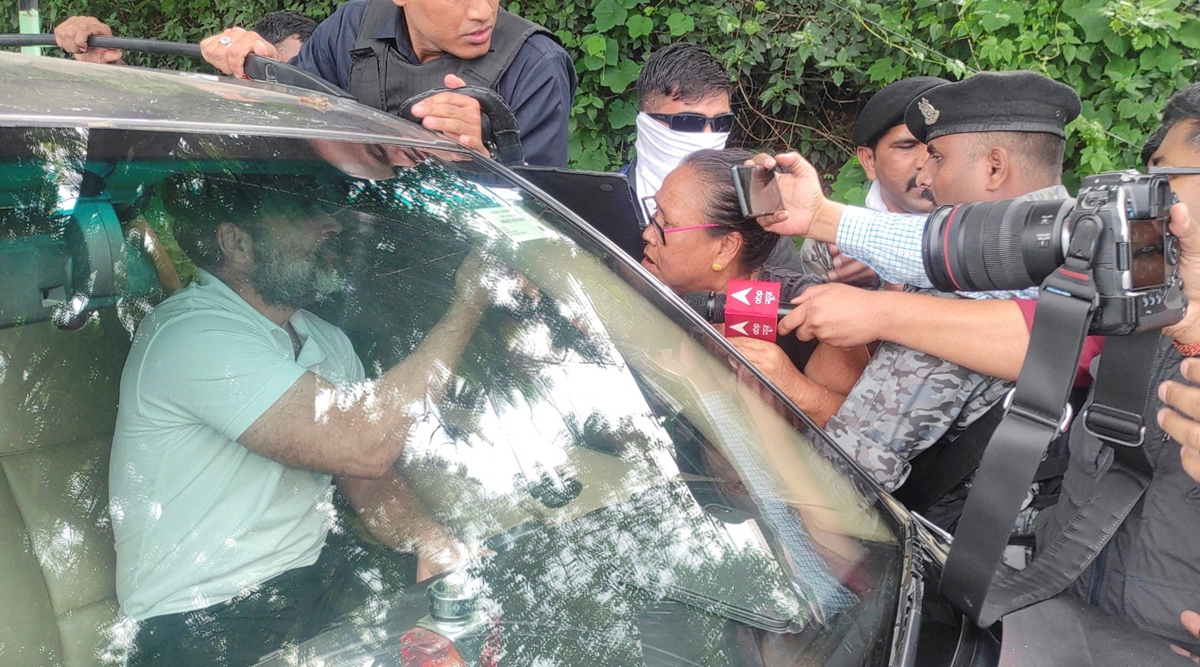 Stopped by police on way to Churachandpur, Rahul takes chopper from ...