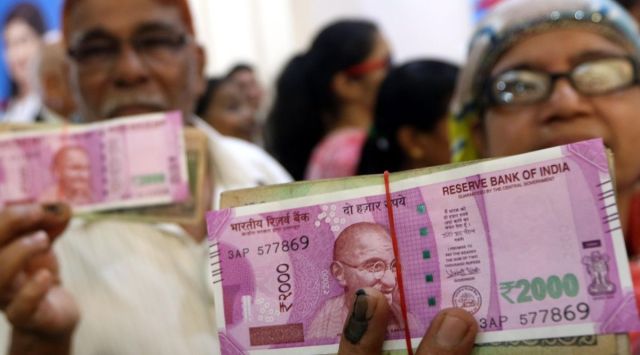 In bank queues with Rs 2,000 notes — domestic helps, shopkeepers ...