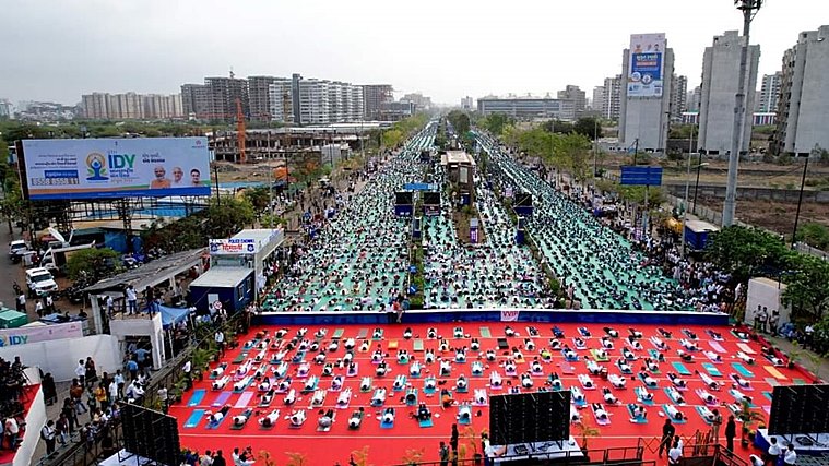 With 1.25 lakh participants, International Yoga Day event in Surat sets ...
