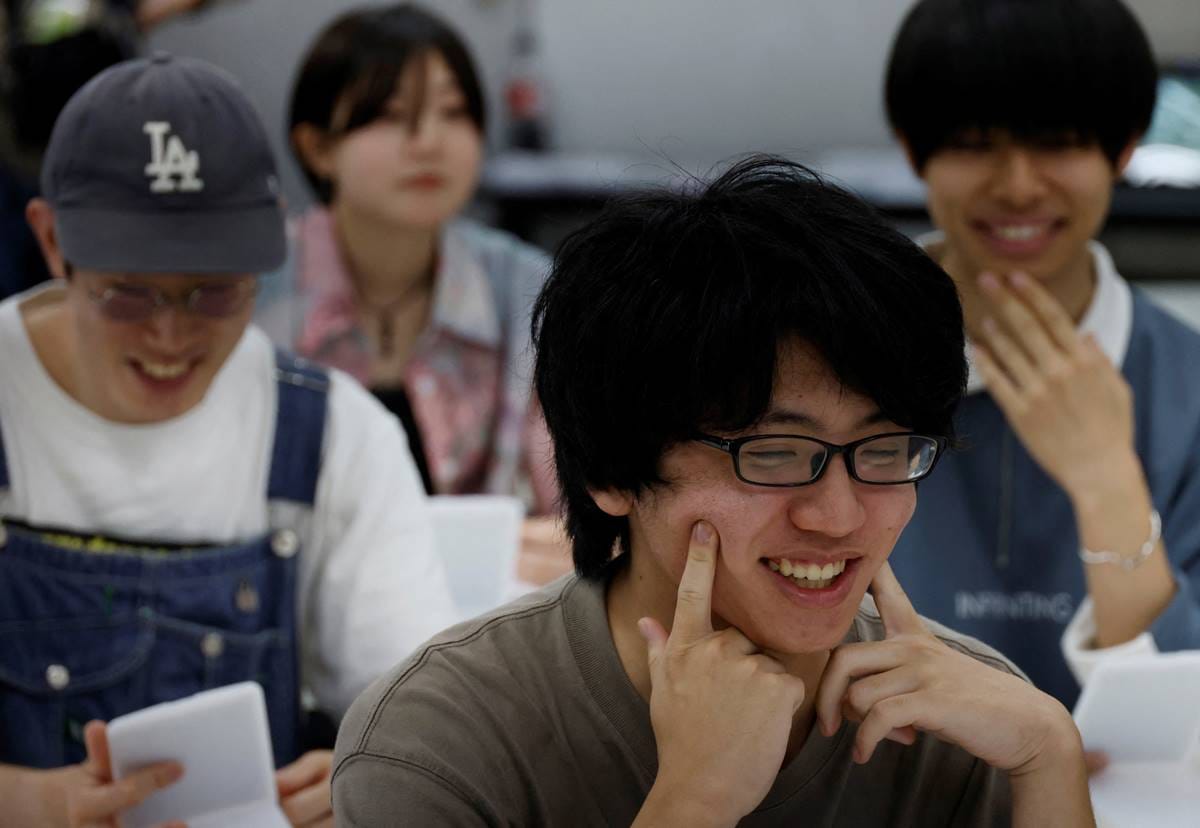 Japanese get trained in ‘Hollywood’ smiles as masks slowly come off ...