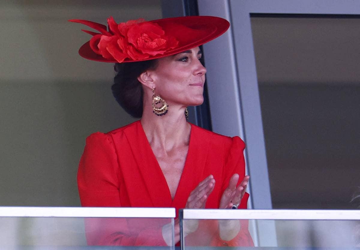 Kate Middleton keeps it bright and beautiful in a red dress at Royal ...