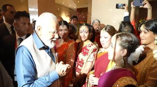 Watch | For PM Modi’s welcome, Egyptian woman, dressed in saree, sings ...