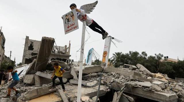 Gaza graffiti artists bedeck houses destroyed by Israel in war | Life ...