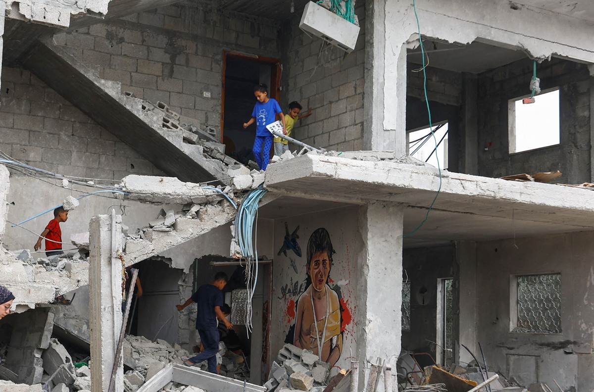 Gaza graffiti artists bedeck houses destroyed by Israel in war | Life ...